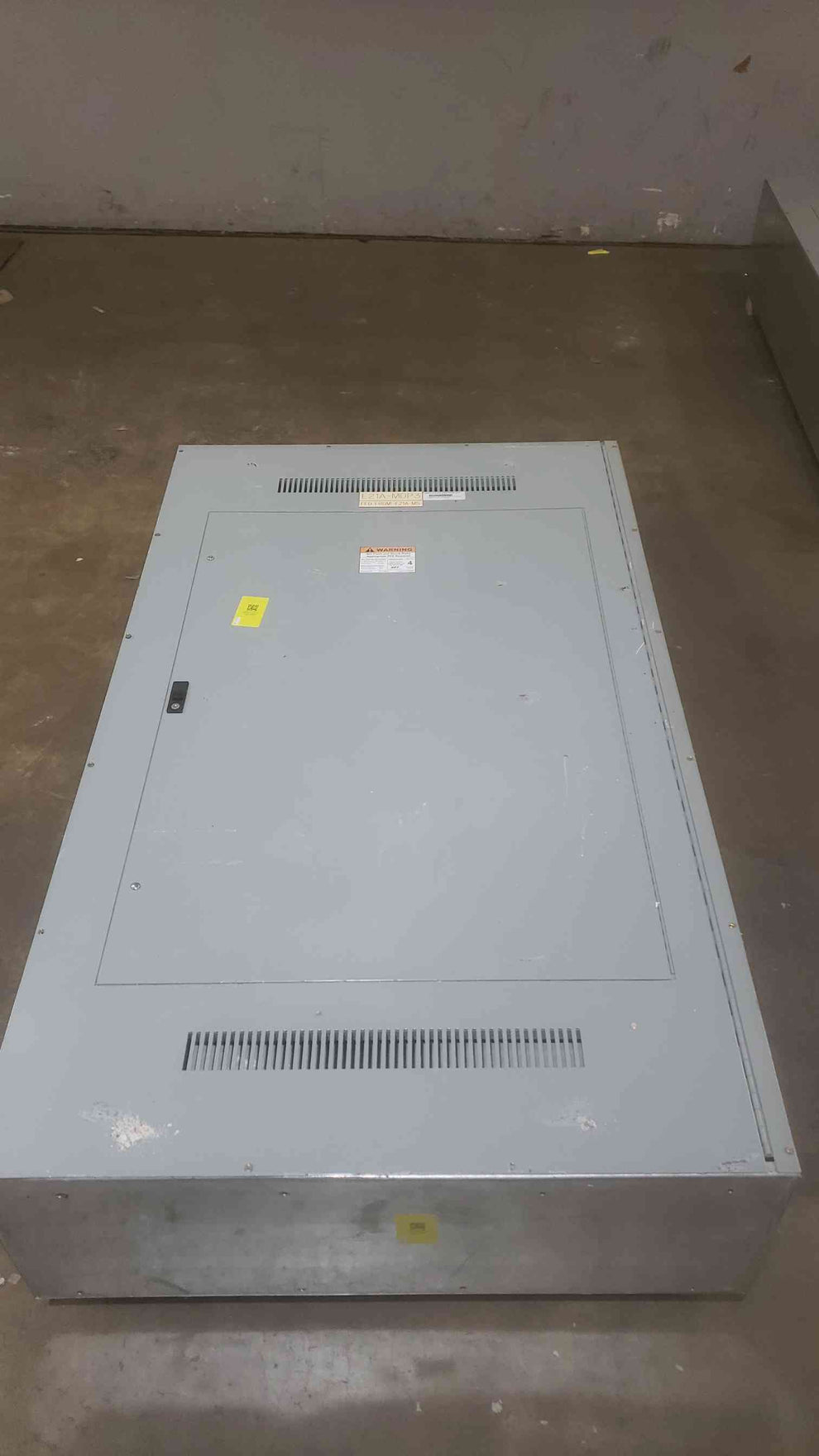 GE 800A Spectra Series 480VAC 3PH 3W Top Feed Panelboard APN 3 Breaker ...
